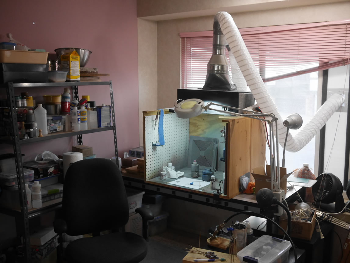 Show us your work stations! : r/Gunpla